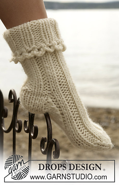 Ravelry: 98-10 Socks pattern by DROPS design