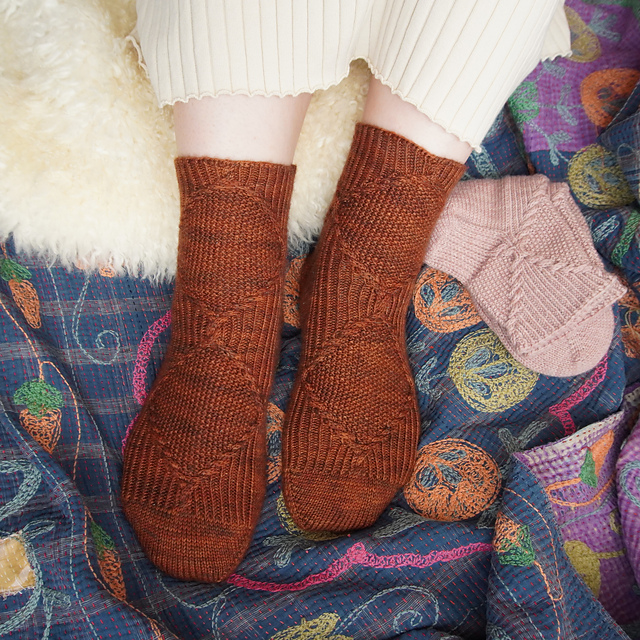Ravelry: Burrow AW Socks pattern by Knitail/ Derako