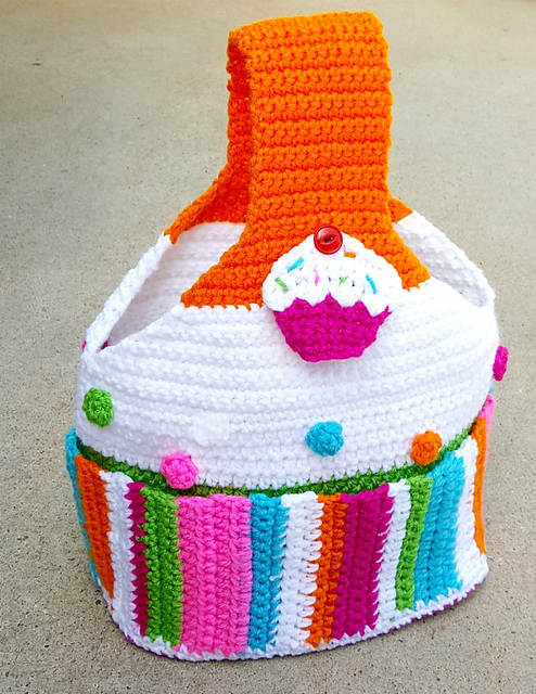Ravelry: Snappy Wrist Bag pattern by Heidi Yates