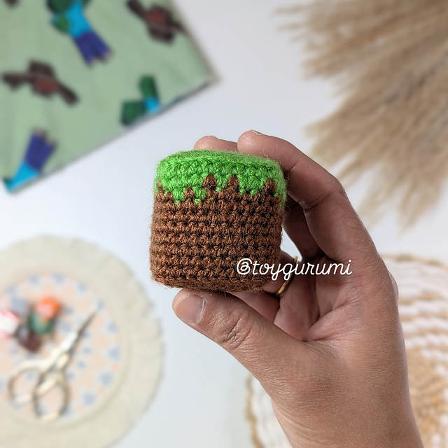 Ravelry: Minecraft Dirt Block pattern by Ankita Palit