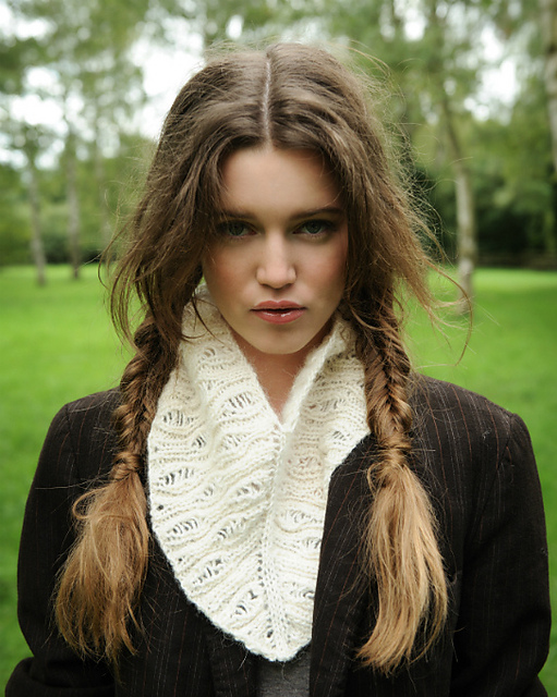 Ravelry: Fantasia Cowl pattern by Tracy Birch