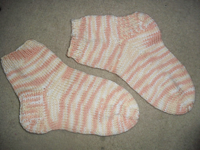 Ravelry: Incredibly easy socks pattern by Tracy Darby