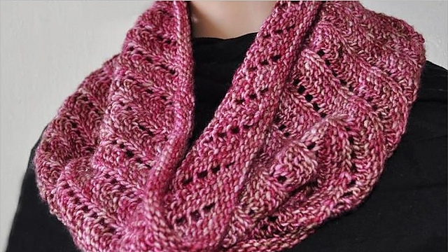 Ravelry: #72 Cowl on the Diagonal pattern by Ann Norling