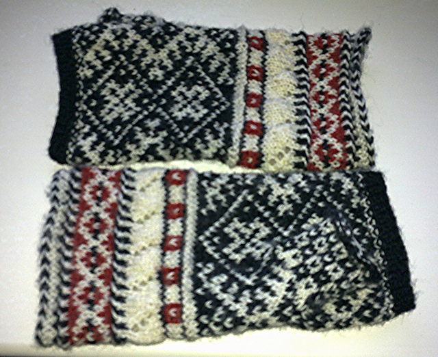 Ravelry: Kihnu mitts pattern by Nancy Bush
