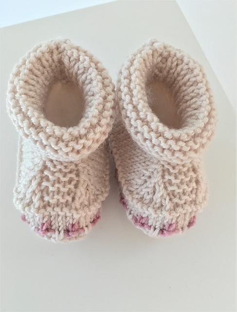 Ravelry: Mulberry Pie Booties pattern by Sharyn Armstrong