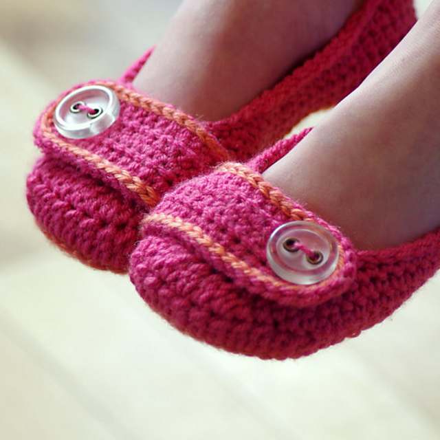 Ravelry: Vanessa Big Sister Button Tab Slipper pattern by Lorin Jean