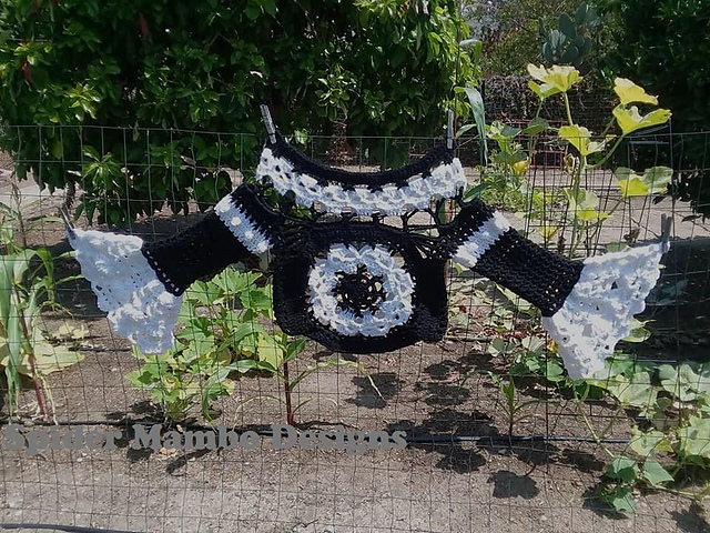 Ravelry: Creepy Skull Flared Sleeve Crop Top pattern by Spider Mambo