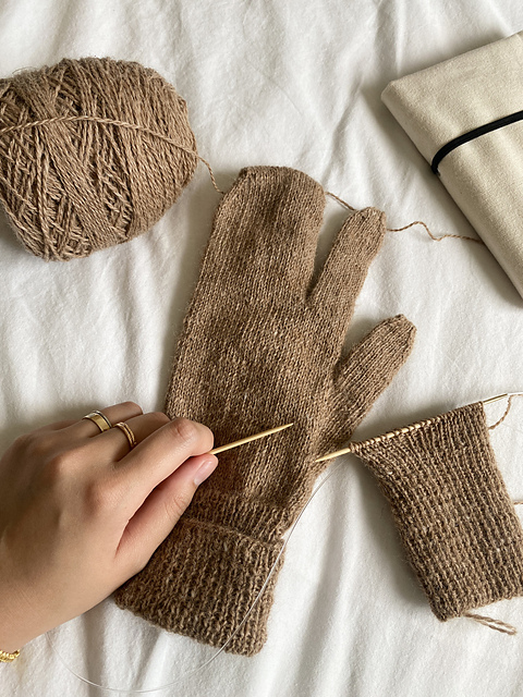 Ravelry: Typical Tabi Gloves pattern by Tiffany Liew