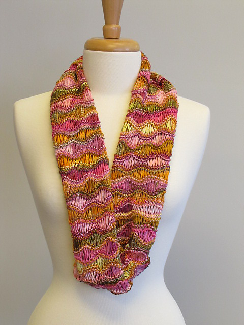 Ravelry: Waves Cowl pattern by Beth Haines