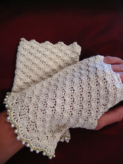 Ravelry: Dainty Shells Fingerless Mitts pattern by Cirsium Crochet