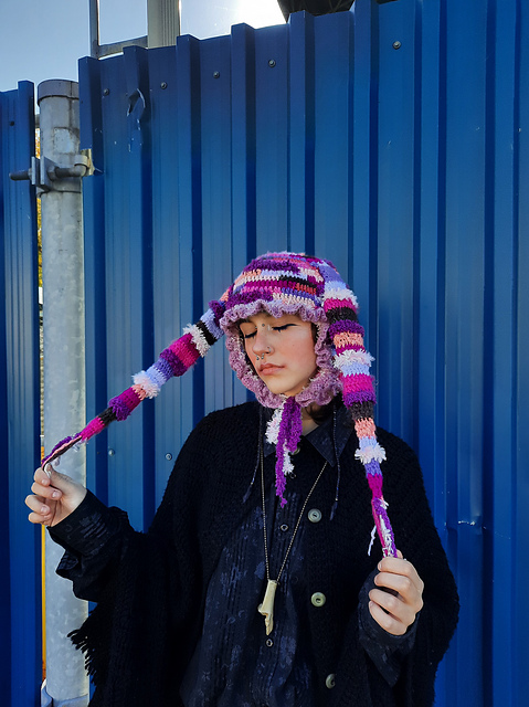 Ravelry: Slouchy Jester Hat pattern by Vandal Yarnz