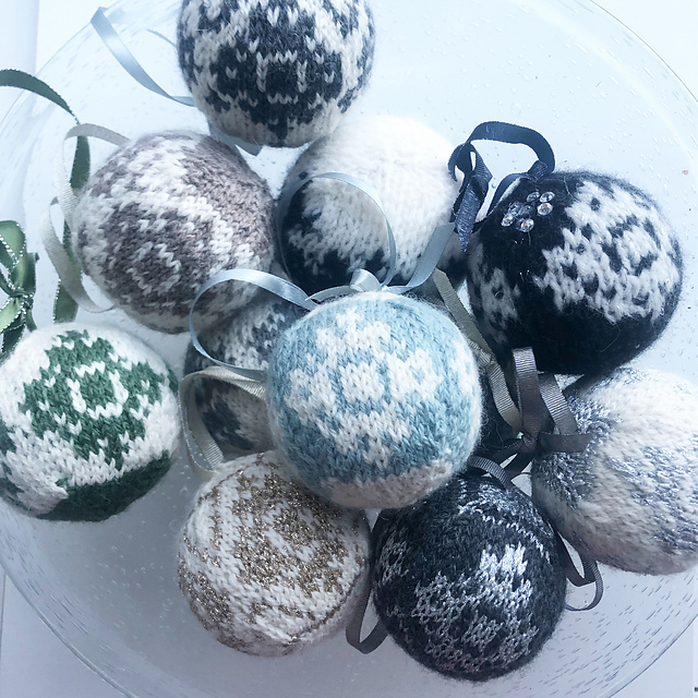 Ravelry: Christmas Balls pattern by Anne Merete Fjeld - Varm design
