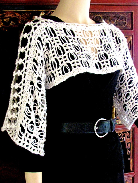 Ravelry: Fish Lips Scarf-to-Shrug pattern by Vashti Braha