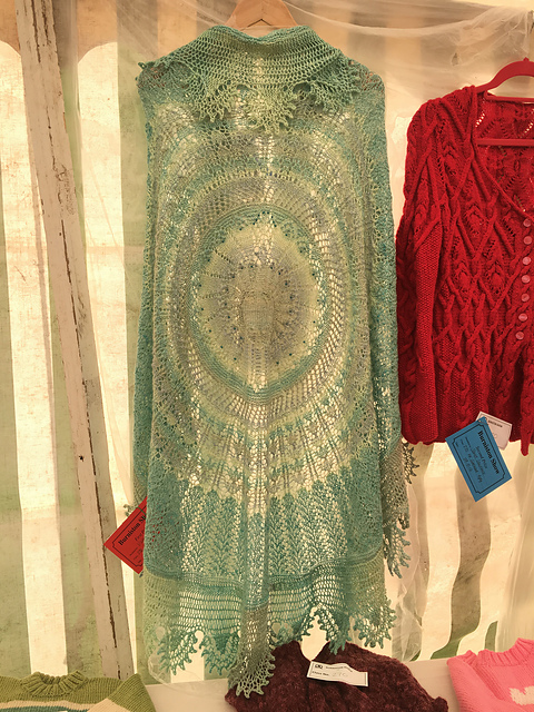 Ravelry: veebran's Peacock Pi Shawl