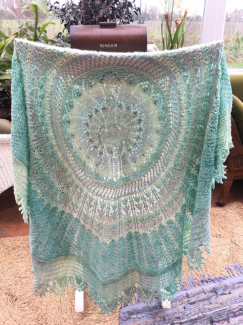 Ravelry: veebran's Peacock Pi Shawl