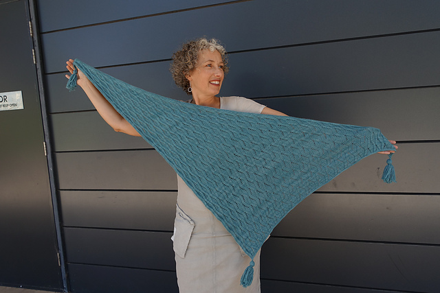 Ravelry: Excelso Wrap pattern by Vera Loves Knitting