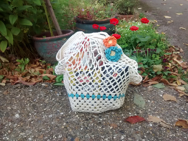 Ravelry: Carrier Bag pattern by Victoria Stott