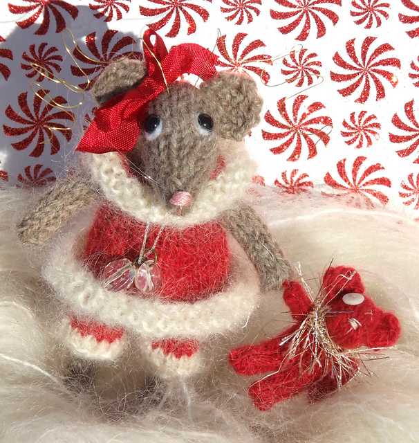 Ravelry: Christmas Mouse New & Improved! pattern by ViolaSueKnits