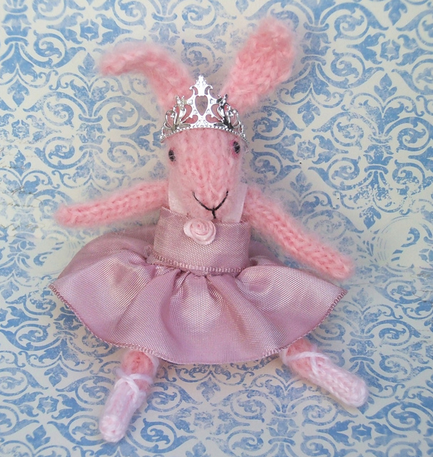 Ravelry: Valentine Bunny Ballerina pattern by ViolaSueKnits