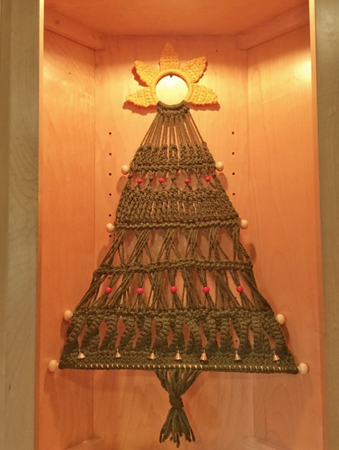 Ravelry: Christmas Tree Wall Hanging pattern by Virginia Relf2
