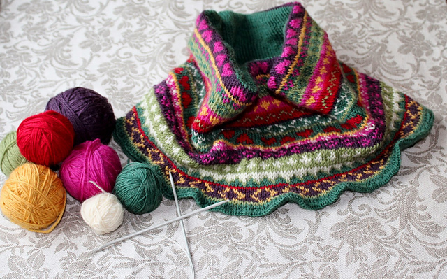 Ravelry: Colorful Fair Isle style cowl pattern by Virginie Lykins