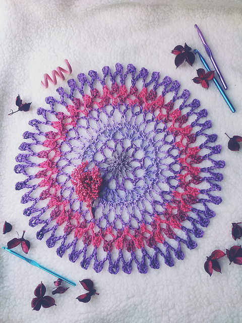Ravelry: Crystal Ball Mandala pattern by Viva