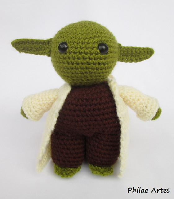 Ravelry: Master Yoda from Star Wars pattern by Vivianne Russo - Philae