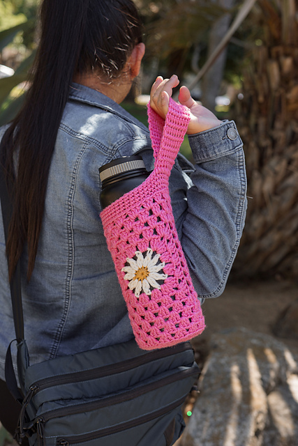 Ravelry: Elsie Bottle Holder pattern by Vonnie Tang