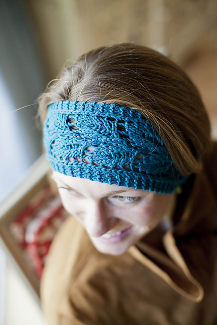 Ravelry: Drooping Elm Headband pattern by Barbara Benson