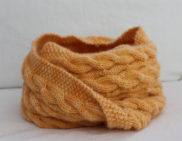 Ravelry: The Reversible Cowl pattern by Vanessa Cayton