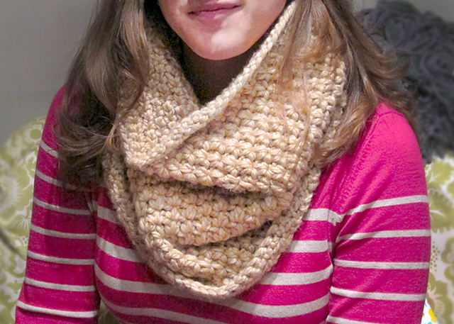 Ravelry: Chunky Cowl pattern by Van Vuong