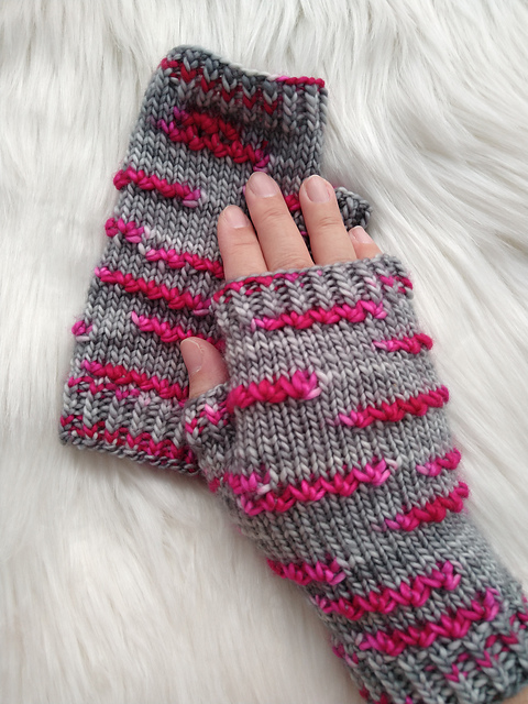 Ravelry: Puffapod Mitts pattern by Jenny Noto