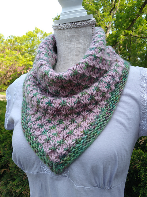 Ravelry: Rosewood Bandana Cowl pattern by Jenny Noto