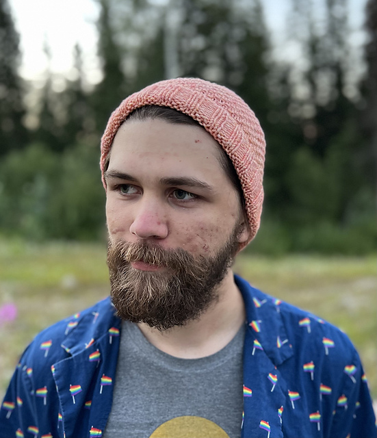 Ravelry: Easy Moss Beanie pattern by Benjamin Weber