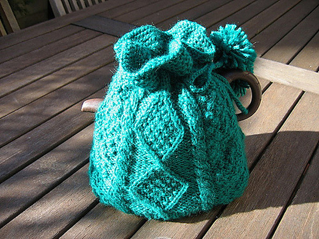 Ravelry: Irish Knit Tea Cosy pattern by Jo