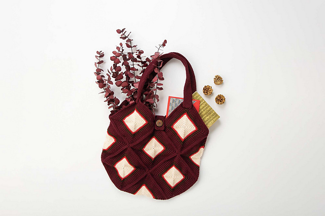 Ravelry: Winter Diamonds Market Bag pattern by Jane Howorth