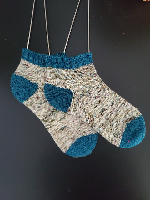 Ravelry: Double Scoop Socks pattern by Julia Swart