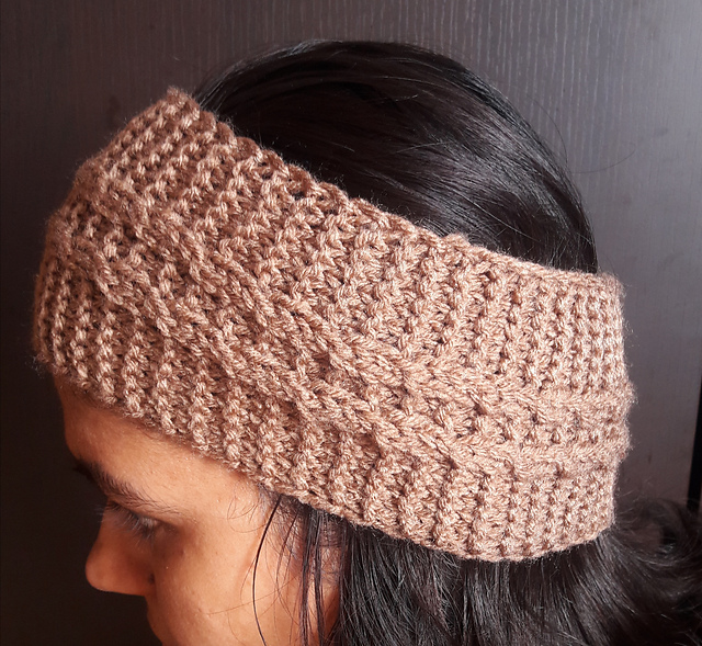 Ravelry: Beginner's Easy Cable Earwarmer pattern by Shalini Modi
