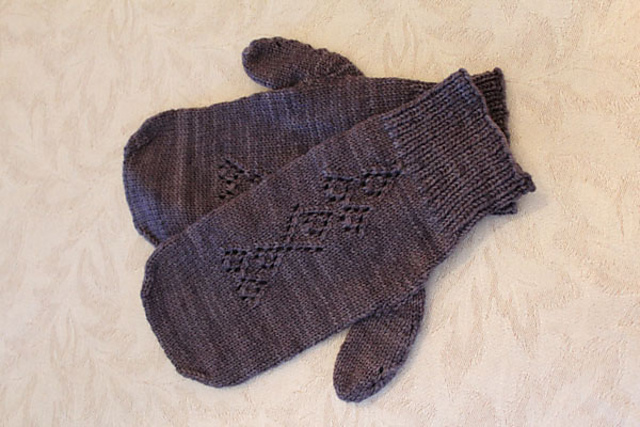 Ravelry: Esplanade Mittens pattern by Wendy D. Johnson