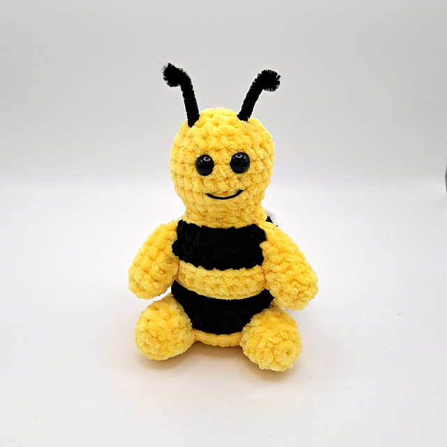 Ravelry: Cuddly Bee pattern by wevam's needlework