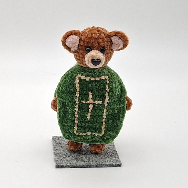 Ravelry: Bear - Priest pattern by wevam's needlework