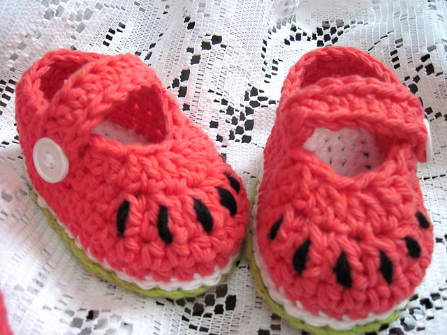 Ravelry: wiLDaBoUtCoLoR's bABy wATeRMeLOn ShOEs