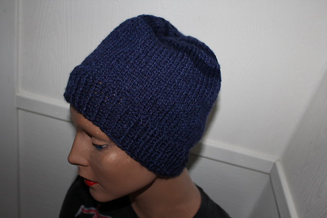 Ravelry: Blå enkel lue pattern by StrikkeBea