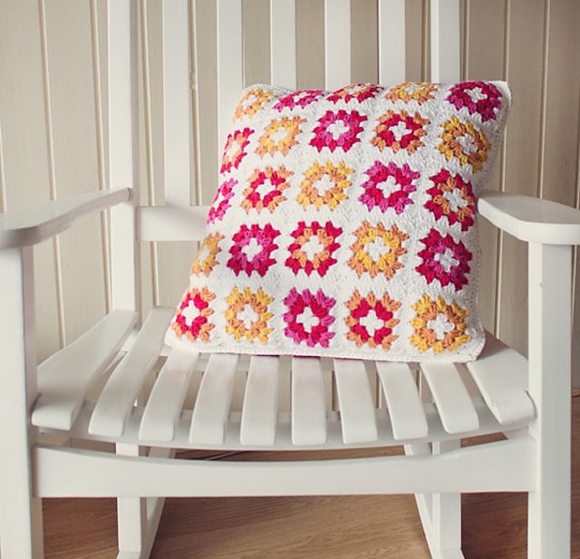 Ravelry: Granny Square Cushion Cover pattern by Marinke Slump
