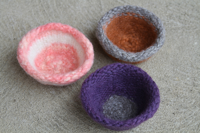 Ravelry: Felted Bowl from Roving pattern by Kristine Byrnes