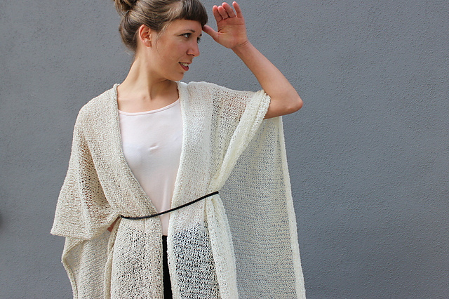 Ravelry: Leinen Bouclé Poncho pattern by wollen berlin