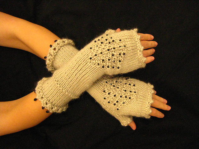 Ravelry: Beaded Mitts pattern by Jennifer Wood