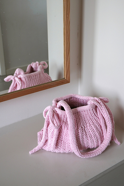 Ravelry: Carrie Me Bag pattern by Wool & Beyond