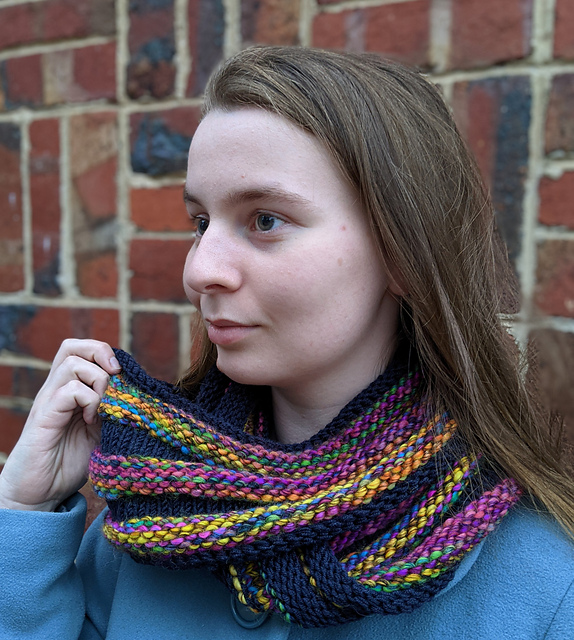 Ravelry: Concertina Cowl pattern by Wool Baa