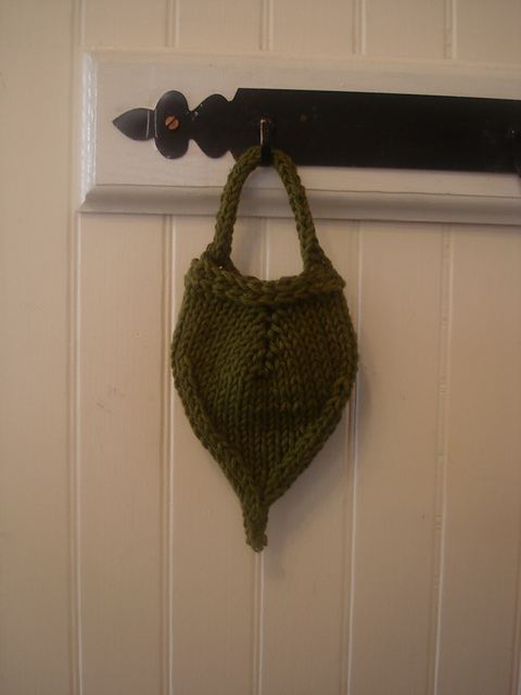 Ravelry: Leaf Goody Bag pattern by Darlene Kitterman